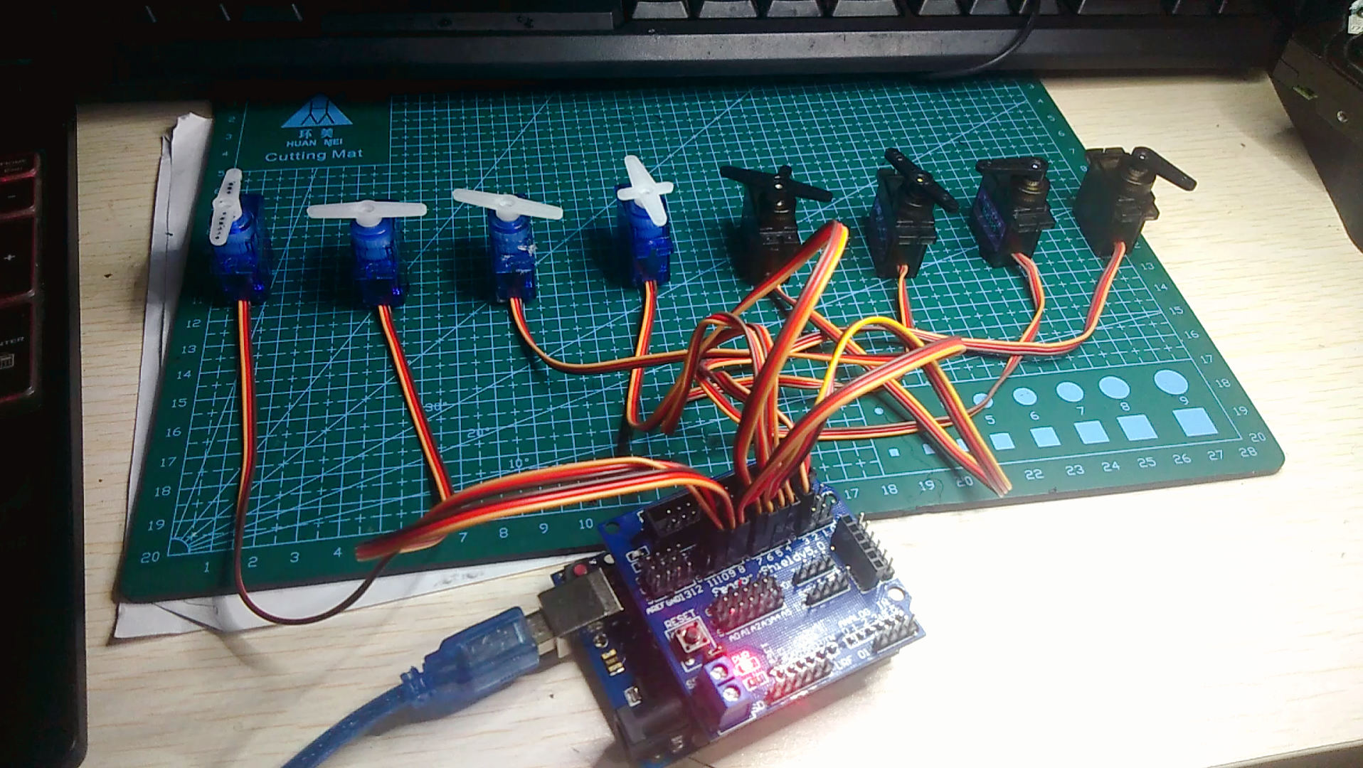 Arduino驱动舵机1–8个