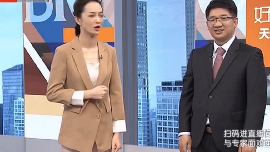 拍打大椎穴,可提升阳气,专家现场讲述大椎穴的位置