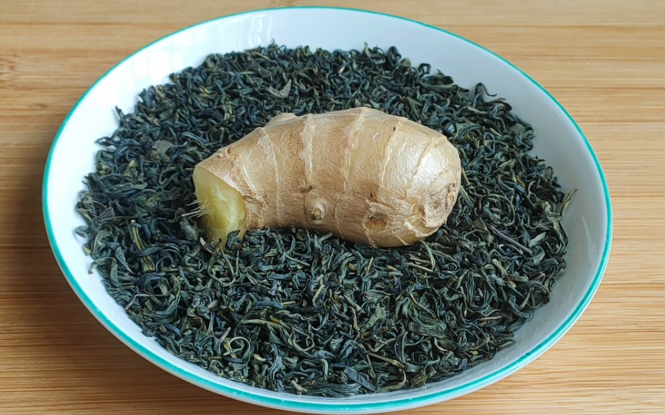 生姜搭配茶叶,原来作用这么厉害,解决了很多人的烦恼,太实用了