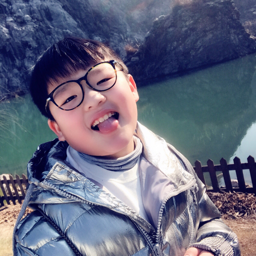 快乐地吹泡泡 