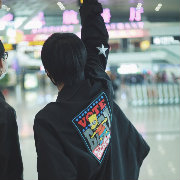 薏小逸 