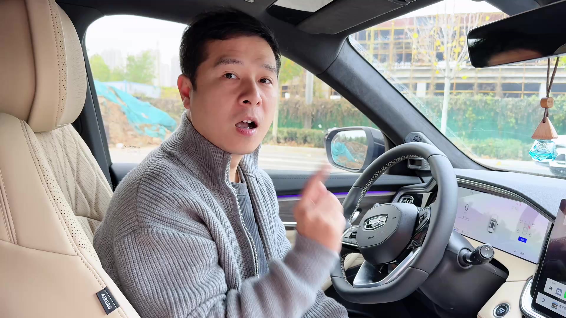 吉利提车后一定要把4S送的行车记录仪内存卡换掉, 因为送的内存卡...