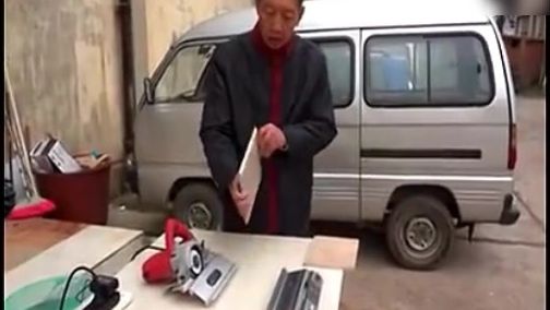 民工发明无尘三合一瓷砖45度倒角切割机,却被包工头拿走了,气人