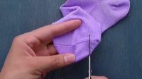废旧衣服改造成一个抱枕,好看又实用~