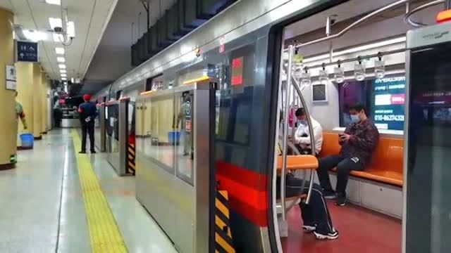 采取超常超强措施运行 北京地铁1号线最短发车间隔缩短至1分45秒