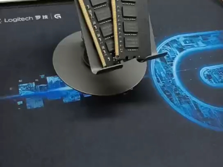 装机、游戏玩家闭眼入!DDR4 内存条,堪称性能“扛把子”。