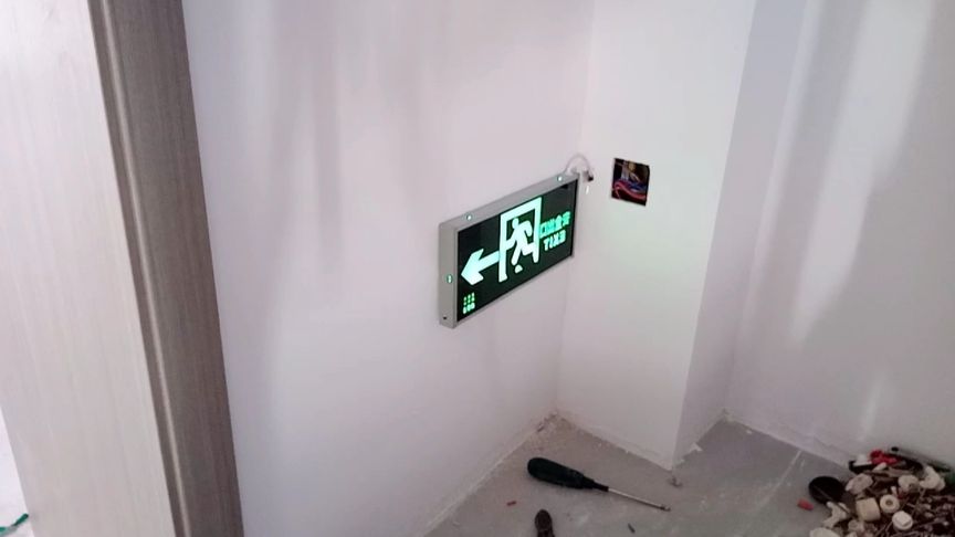 今天安开关插座,顺便安了几个安全出口和应急灯想学的点开看看了
