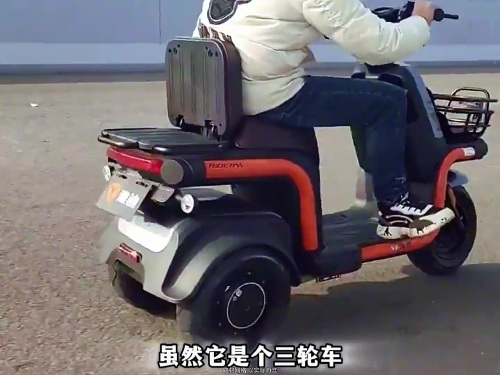 雅迪再次出手,推出不倒翁电动三轮!在也不用担心会摔倒了
