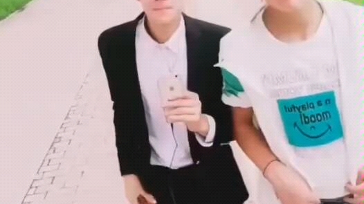 土味小伙。贷款公司上班