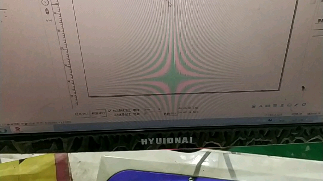 激光打标机,可以用来刻字和图案用。
