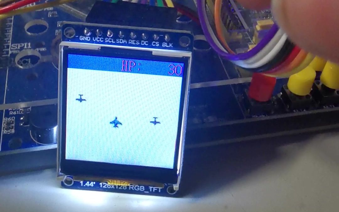 自制stm32搭载TFT彩屏做的一个飞机大战游戏机