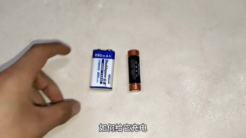 电池没电了先不要扔掉,老电工教你一个方法,几秒钟就能恢复满电