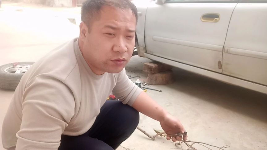车子轴承坏了,小吴花了3个小时自己更换,看看换的怎么样
