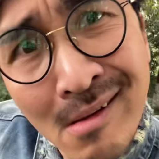 站在暴叔背后的男人 