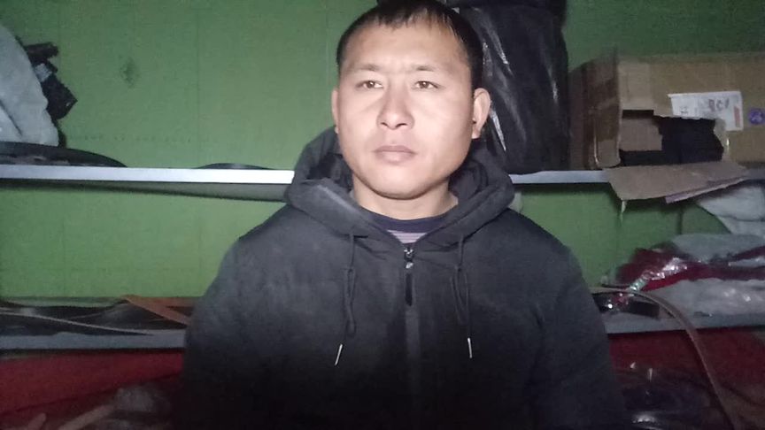 一分钟交您怎么分辨真假牛皮腰带,好牛皮腰带不怕火烧做实验