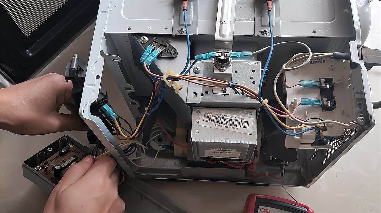 一台微波炉保险管烧毁,折腾半天找到原因