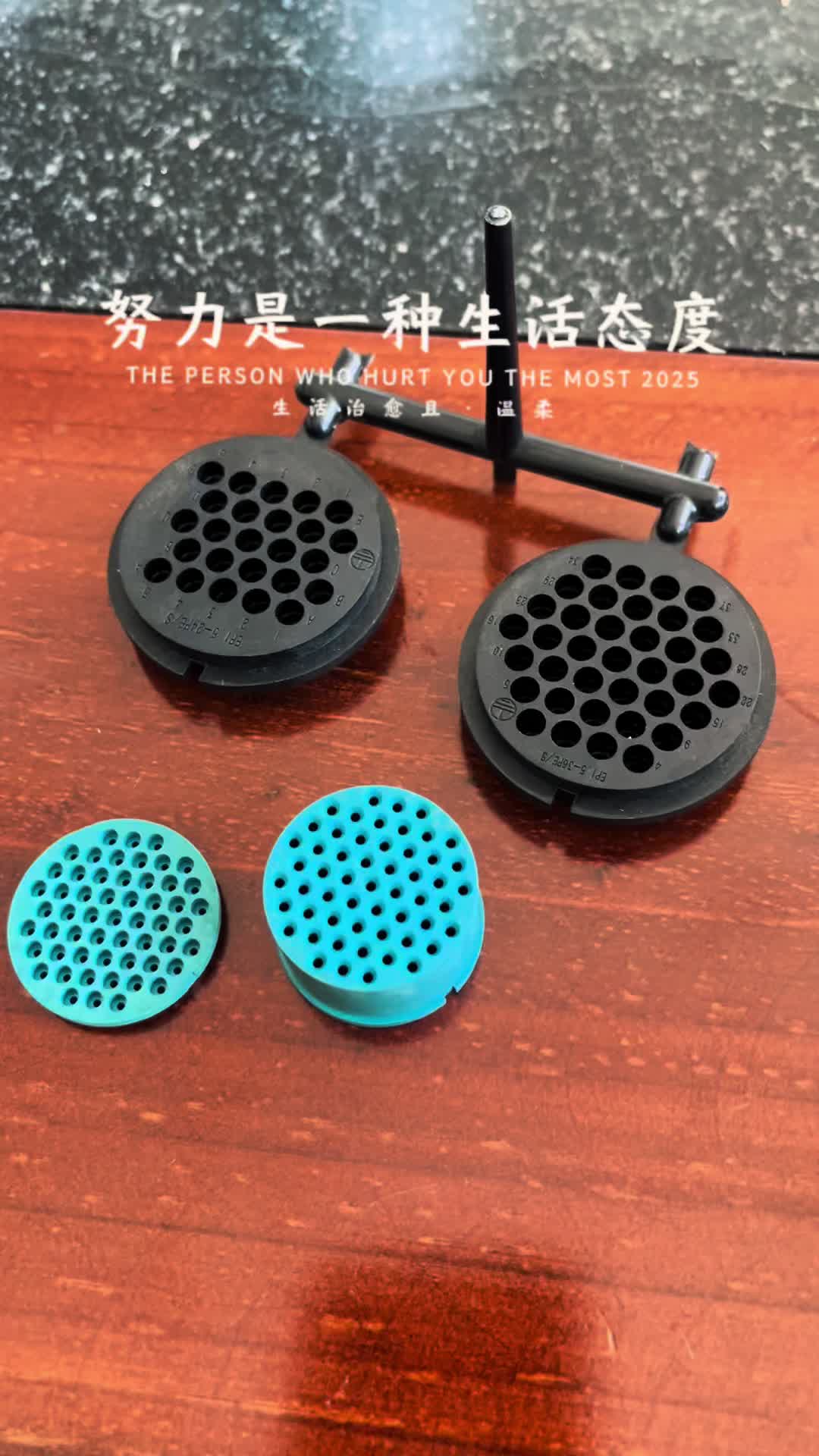 圆形多孔连接器模具注塑 人们常说劫数难逃,从本质上来说,劫数皆是,...