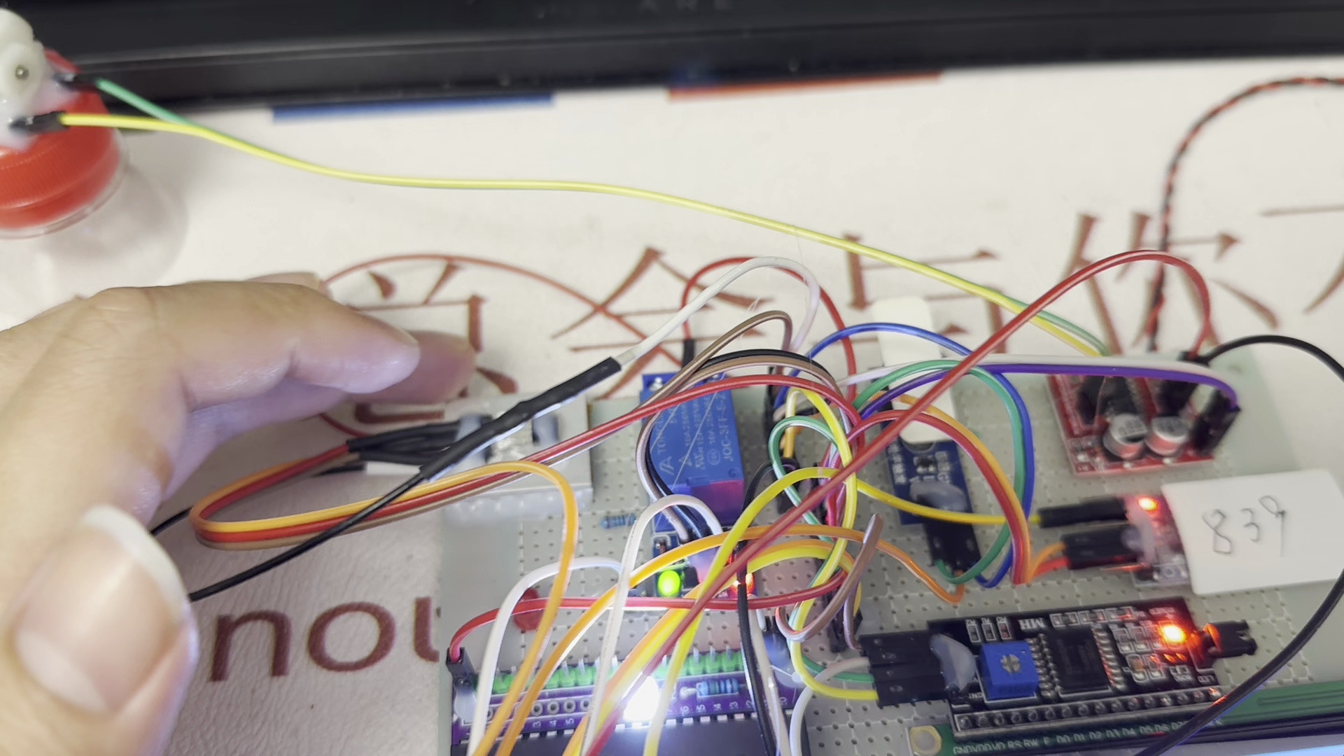 基于51单片机毕业设计-基于AT89C52的小区供暖换热站智能温度控制...