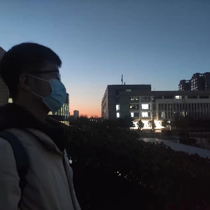 嘿-是张小新呀 