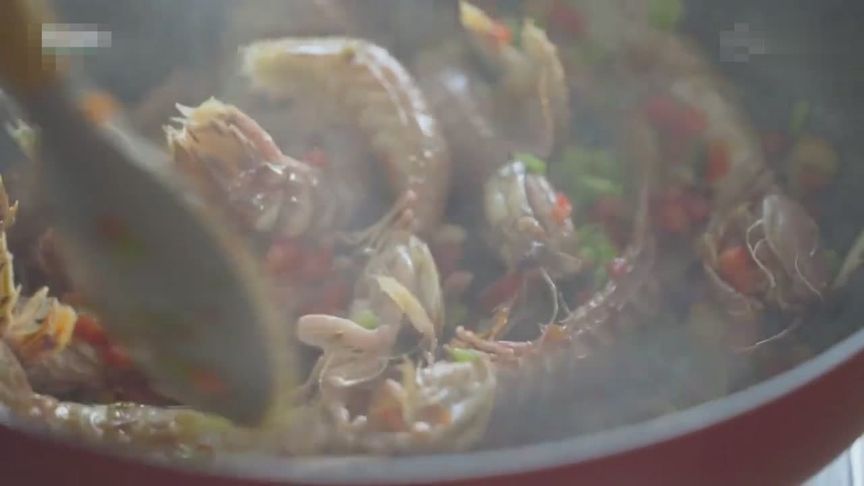 吮指辣炒皮皮虾,好吃做法简单,下饭下酒全靠它