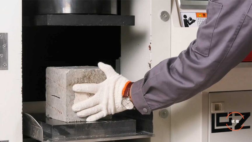 水泥混凝土立方体抗压强度试验,抗压详细过程 | 微工路试验检测