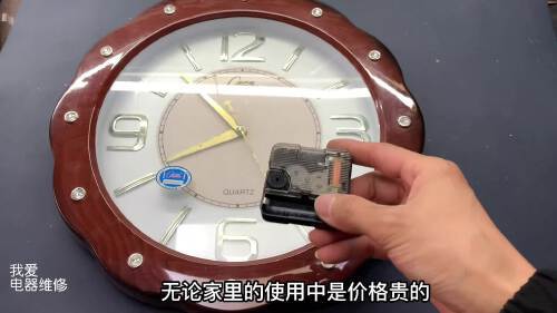 石英钟表坏了不要扔,原来只需花4块钱买个表芯,自己换上就修好