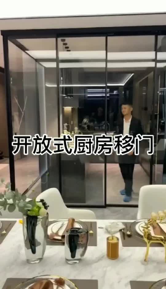 开放式厨房移门,配上小帅哥,打包带走