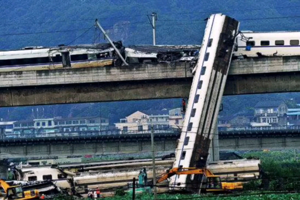 温州动车脱轨9周年,互联网是我们的集体健忘症