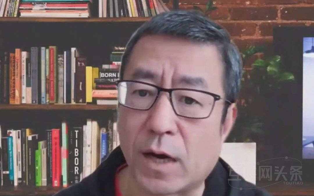 白岩松呼吁多关心农村老人空巢化、养老金