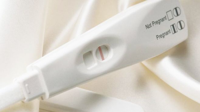 使用早孕试纸时一定要注意这些事 否则极易误诊