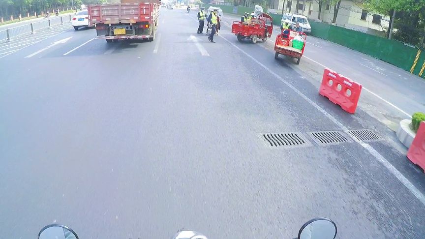 抓电动车安装雨棚
