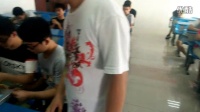 学生分组讨论,现场查询资料