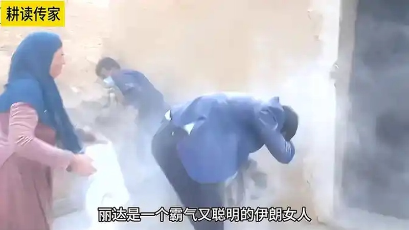 伊朗的女人有多霸气?叫上娘家兄弟帮忙,将多情丈夫赶出家门
