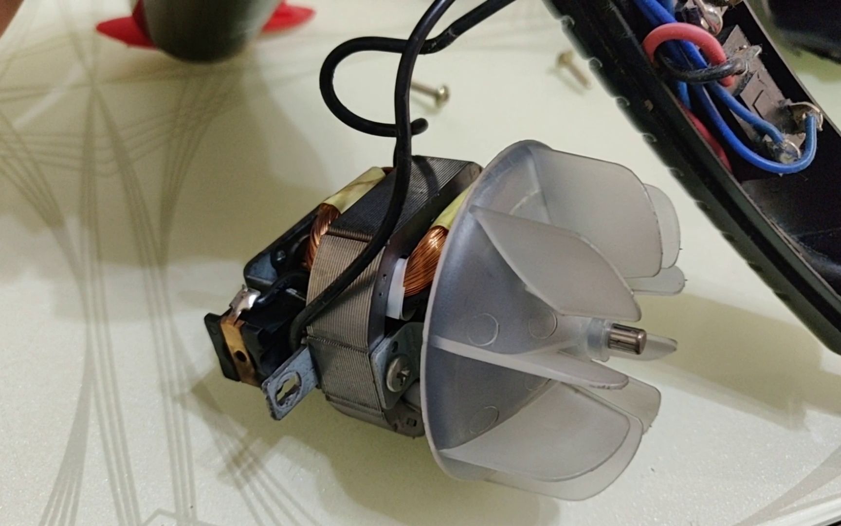 电脑网络维护的技术员,通常什么都会搞