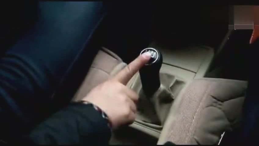 大众的手动挡果然名不虚传,一个手指就能轻松换挡!