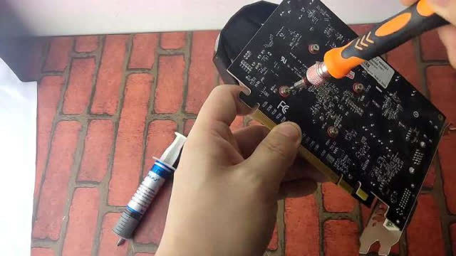 .b>显卡的硅脂简单详细的告诉你,自己也能动手换