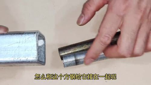 圆形铁管和方形角钢怎么接一起?工地水电工都这样干,简单又实用