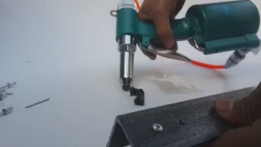 新买的气动铆钉枪如何安装使用?金属材料上拉钉实战操作攻略