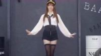 美女性感广场舞,制服丝袜,网友:可以出道了!