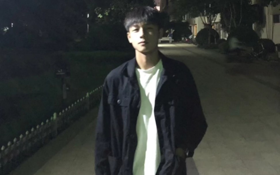 【抖音帅哥合集】⑩昨晚想了很久 把你的备注改成了自然醒 因为我...