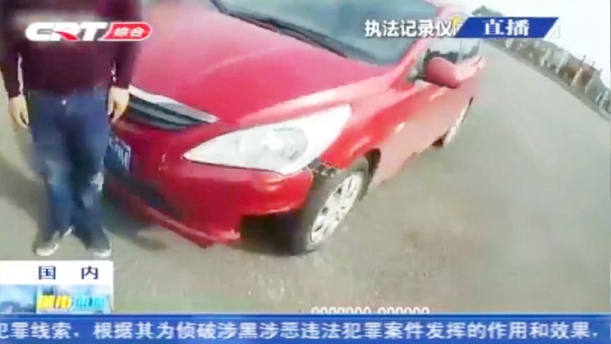 监控拍下事故发生瞬间!这些司机开车看手机,最终酿成惨祸