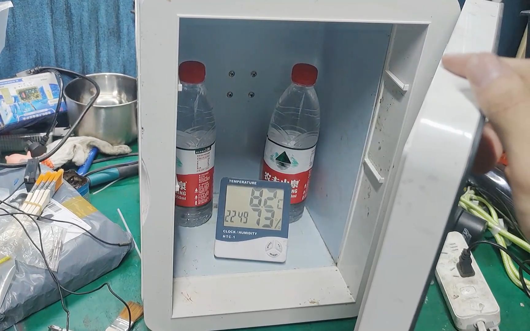 半导体制冷冰箱耗电测试,这种车载冰箱不建议长期使用,太耗电