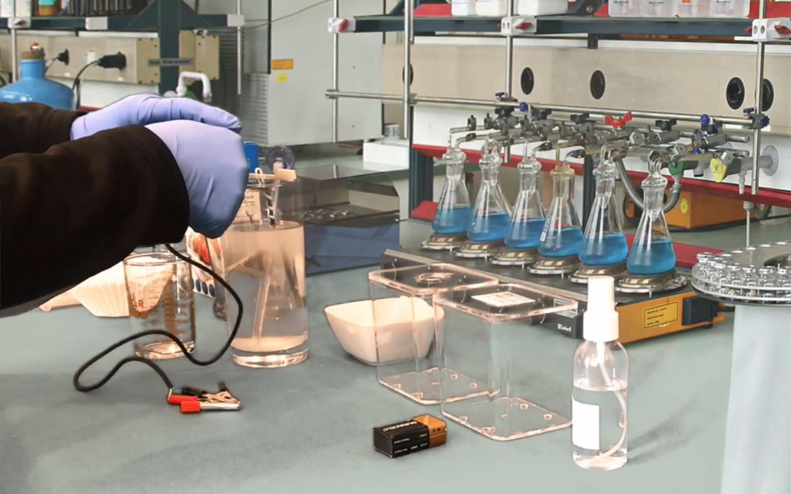 切勿模仿!化学达人电解食盐自制消毒液,杀菌效果杠杠的!