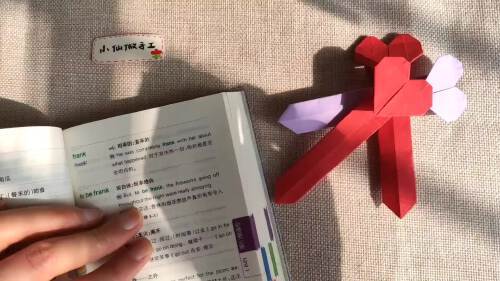 简单爱心书签折纸送给爱读书的朋友
