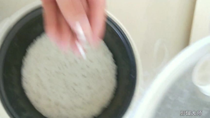细思极恐,煮熟的大米在显微镜下,竟然看到了类似毛细血管的东西