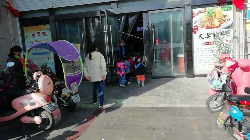 幼儿园开展的活动很有意义,看看老师带领宝宝们干啥去了?