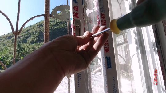 300块钱一个,铝合金窗小按个算,你觉得贵吗?