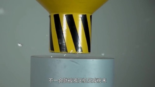世界最硬金属VS世界最硬的矿石用液压机测试究竟谁会更硬!