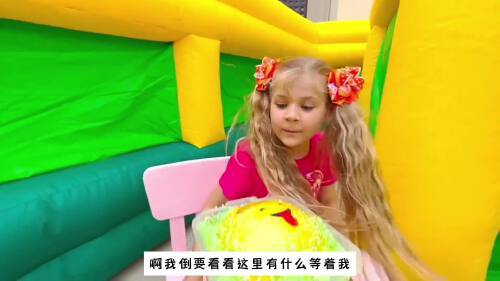 弟弟贪玩汽车玩具,落入迷宫陷阱,戴安娜机智解救