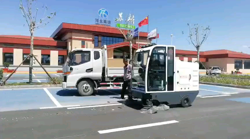 电动清扫车 多功能扫地车 高速服务区扫地车